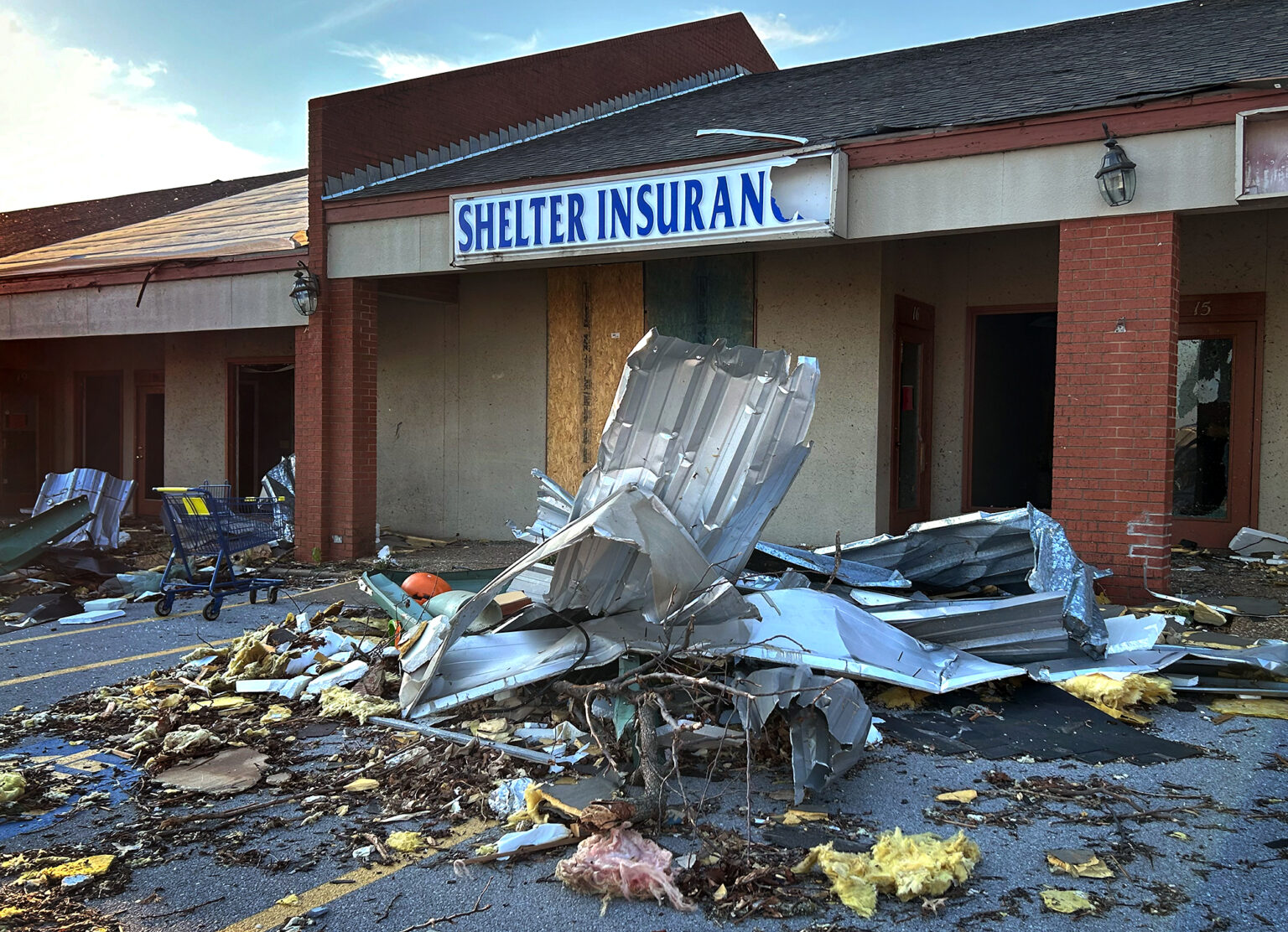 Deadly tornado shows that in natural disasters Latinos struggle to ...